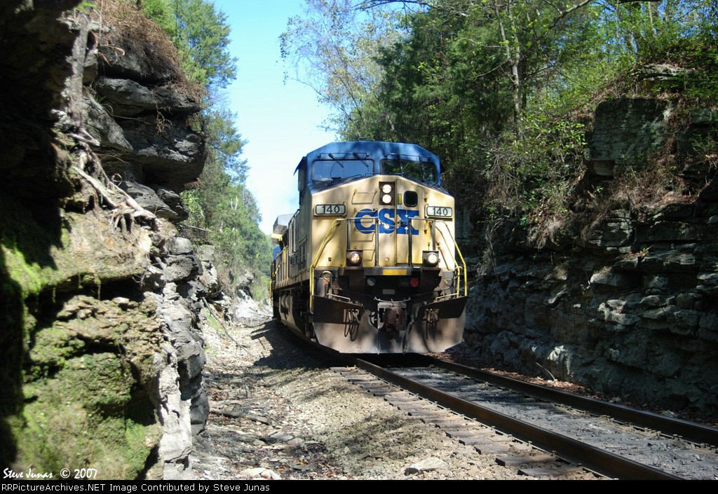 CSX 140 K514 Heads into the tunnel